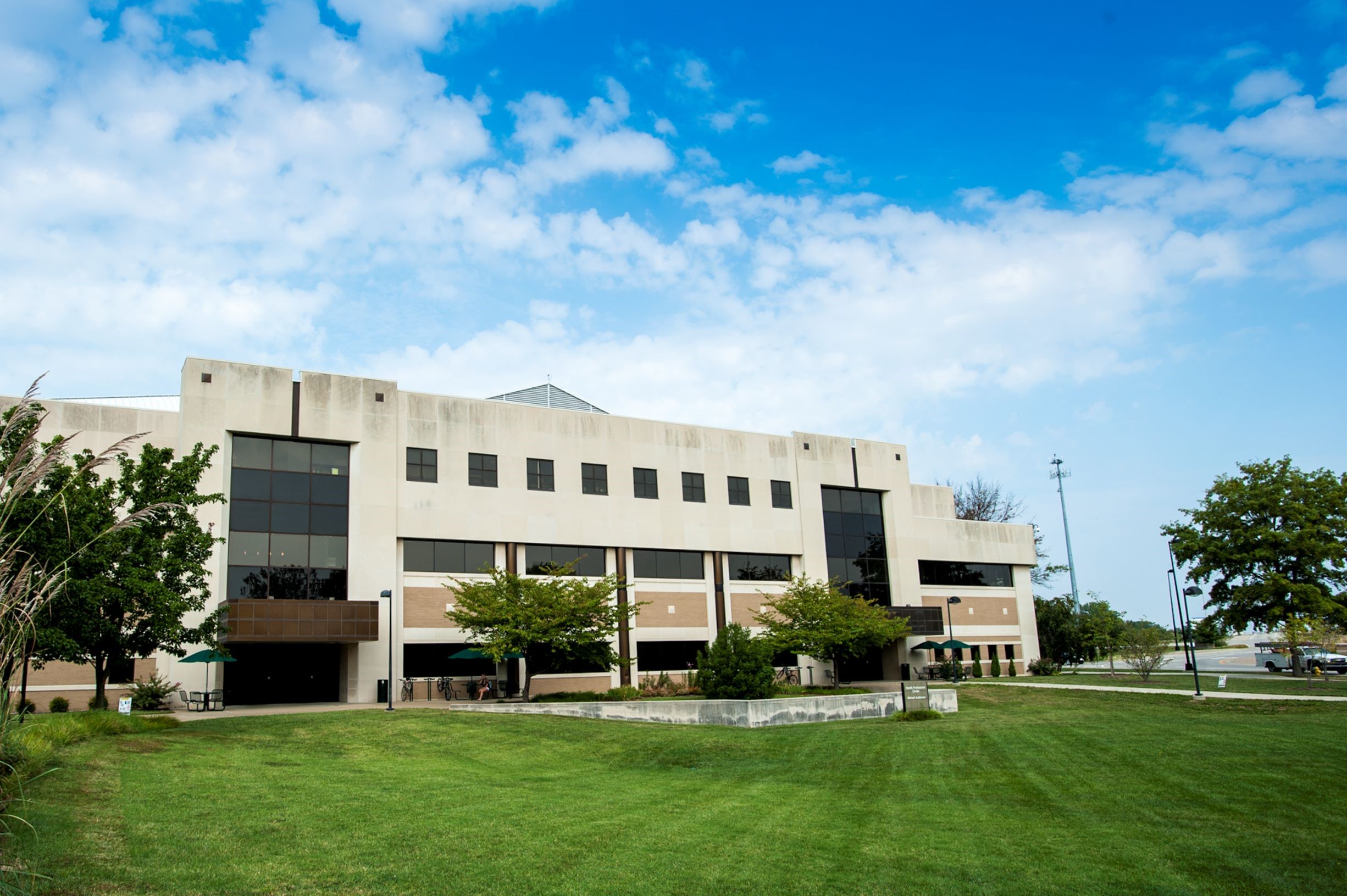 USI Board of Trustees approves 2019-2021 biennial budget request ... USI Board of Trustees approves 2019-2021 biennial budget request ...