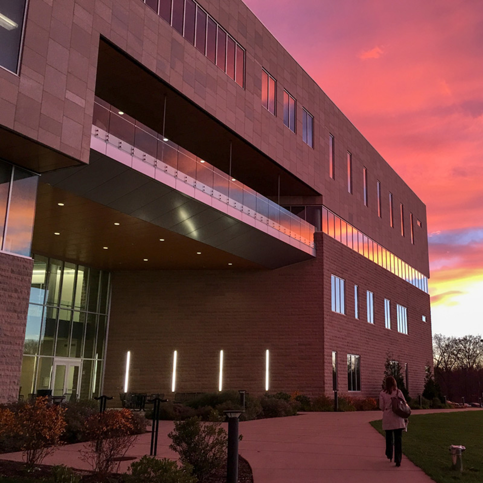 Schedule & Course Descriptions - University of Southern Indiana